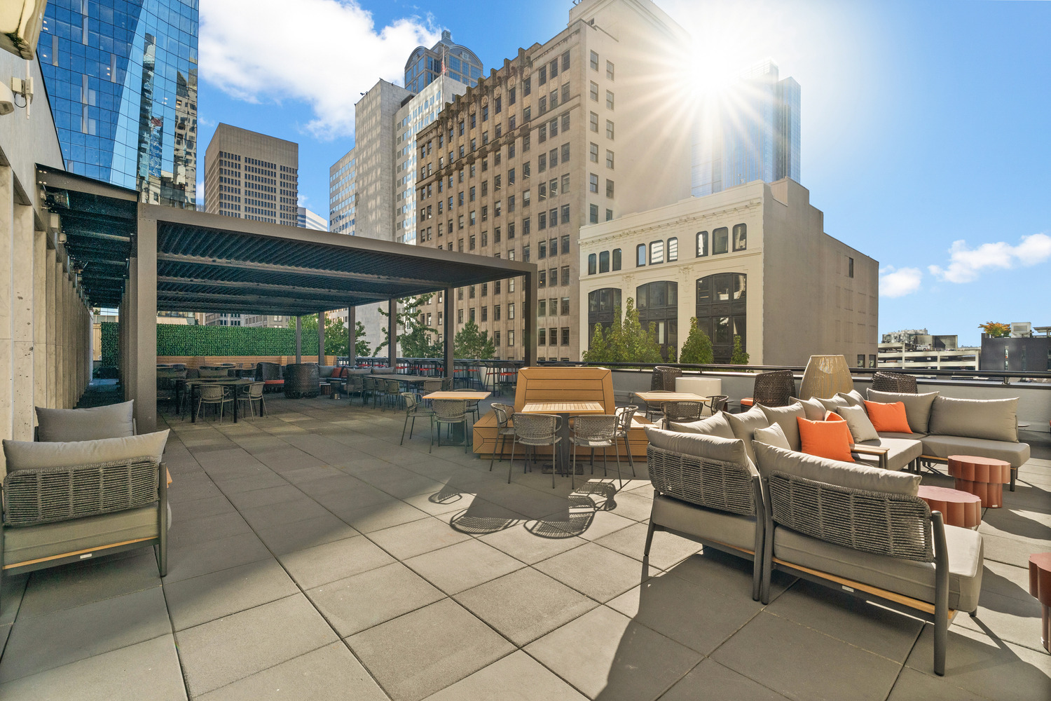 Motif Hotel - Frolik Kitchen + Cocktails - JTM Construction