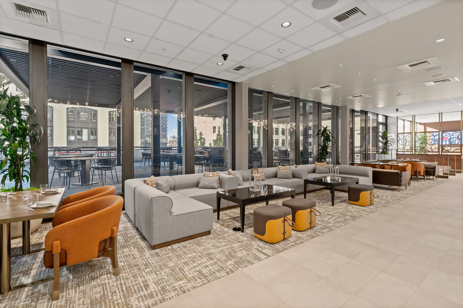 Motif Hotel - Frolik Kitchen + Cocktails - JTM Construction